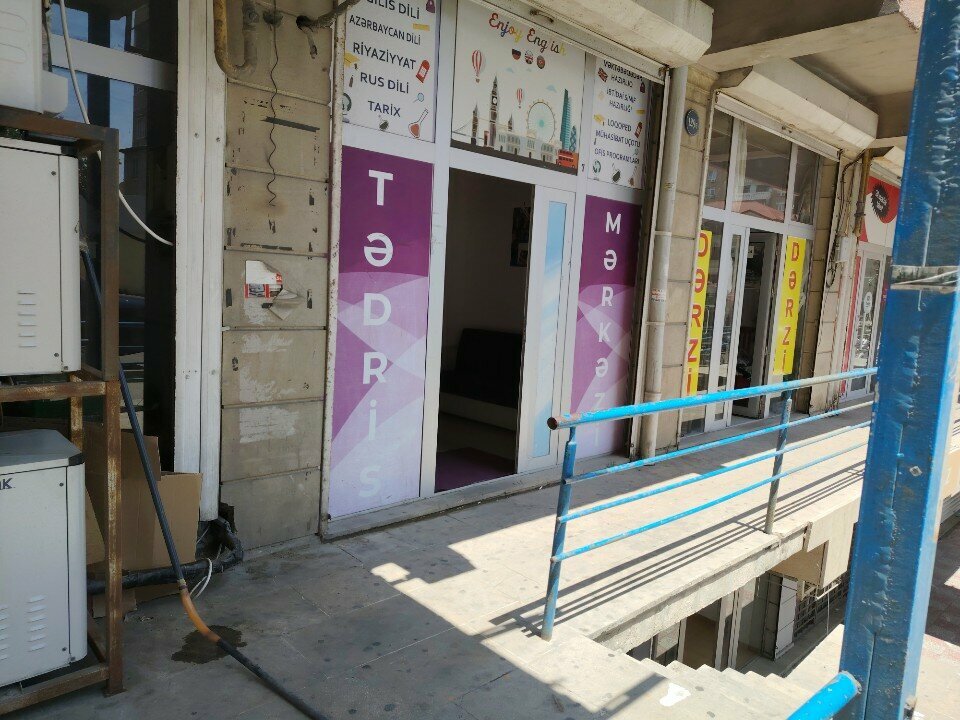 Eğitim merkezleri Tədris Mərkəzi, Bakü, foto