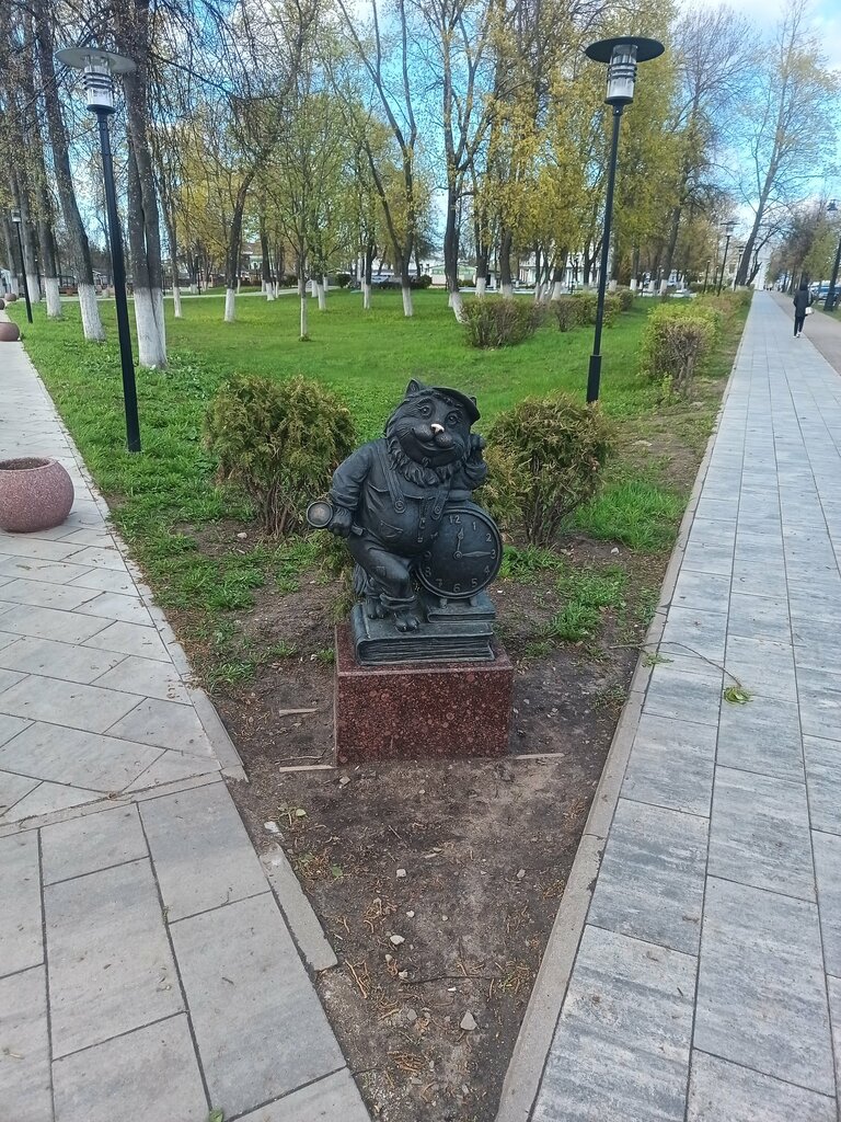 Park, sokak heykeli Кот Часовщик, Ugliç, foto
