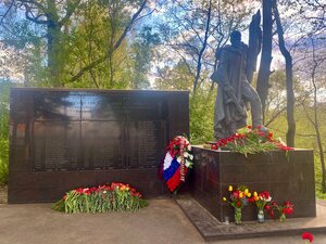 Братская могила советских воинов (Moscow Region, Naro-Fominskiy City District, derevnya Yushkovo), anıt, heykel  Moskova ve Moskovskaya oblastından