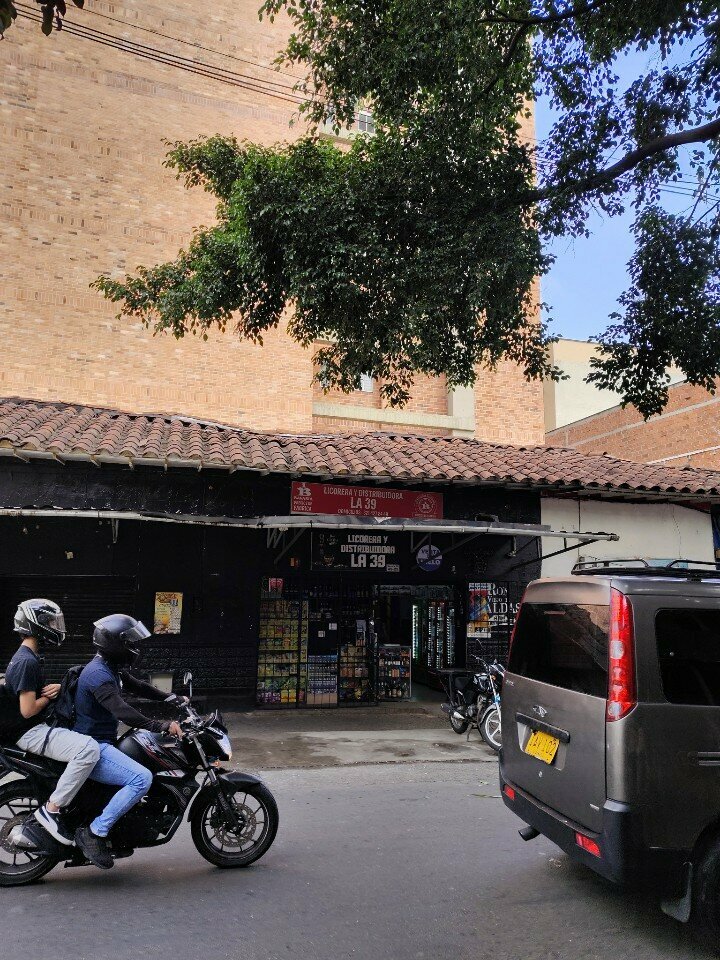Bar Licorera y Distribuidora La 39, Medellin, foto