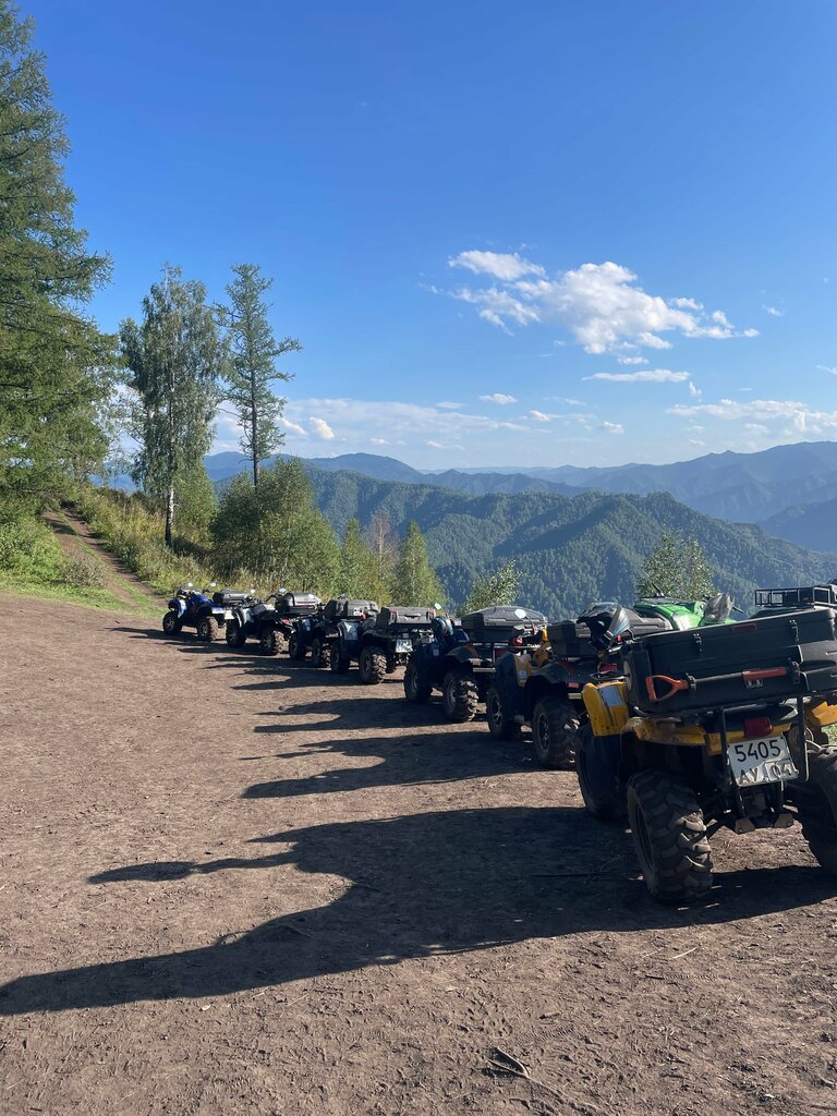 Kiralama noktası Kvadro chemal, Altay Cumhuriyeti, foto