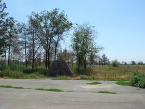 Аллея Волжская правда (Volgograd Region, Volzhsky, park kultury i otdykha Volzhskiy, alleya Volzhskaya Pravda), turistik yerler  Voljski'den