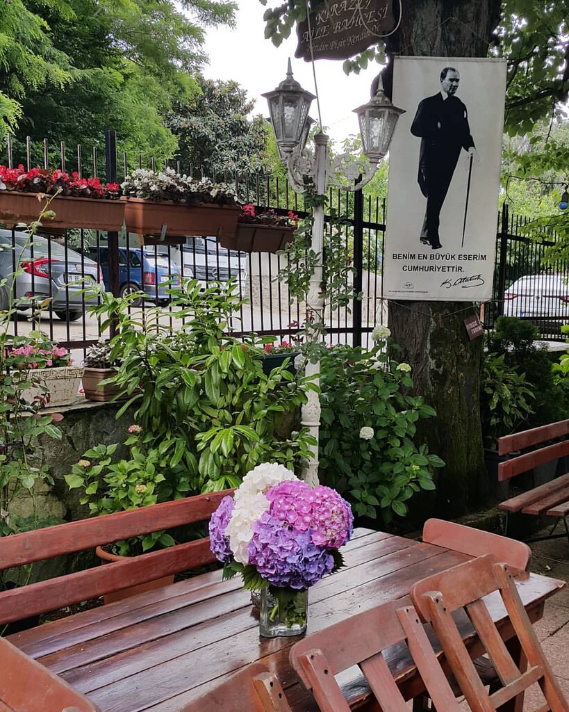 Kafe Kirazlı Aile Çay Bahçesi, İstanbul, foto