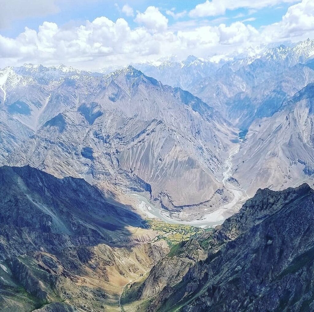 Dağ zirvesi Гора Высокий Язгулем 5588 метров, Dağlık Badahşan özerk ili, foto