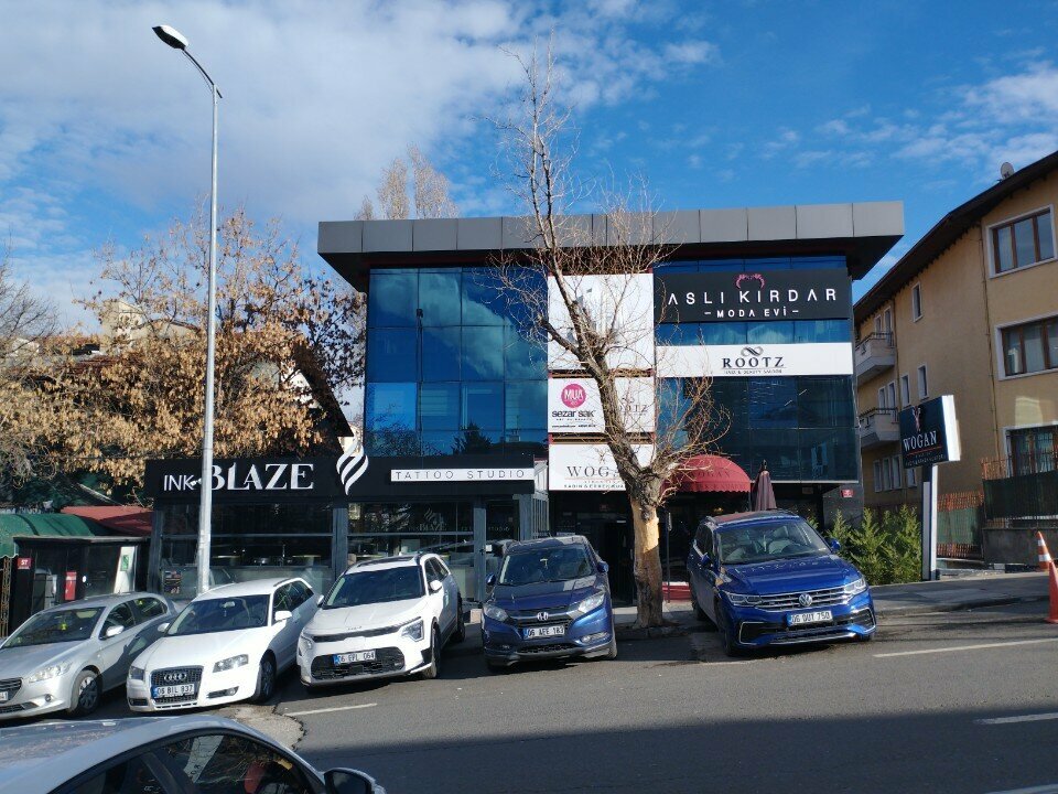 Stil uzmanı, makyöz Sezar Sak Make Up Studio, Ankara, foto