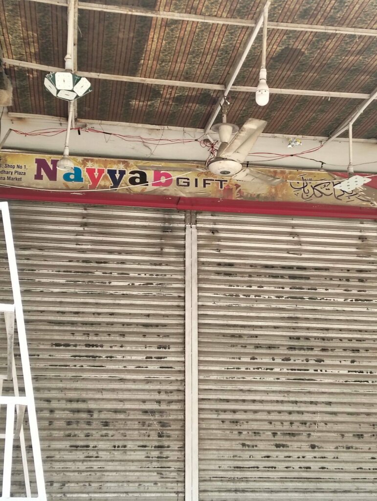 Giyim mağazası Nayab Fabrics, Rawalpindi, foto