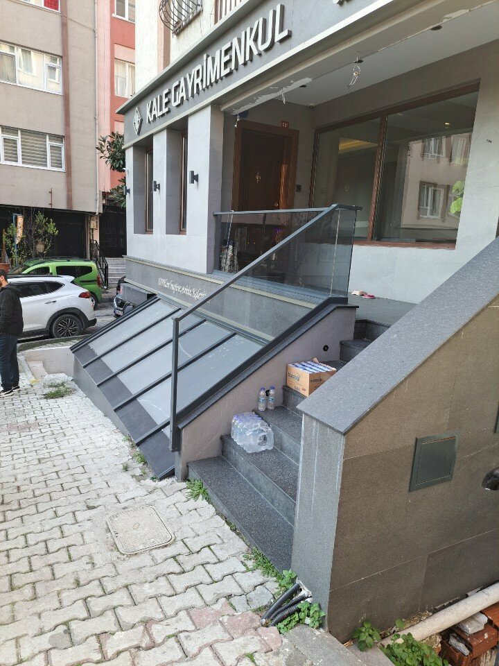 Emlak ofisi Kale Gayrimenkul, İstanbul, foto