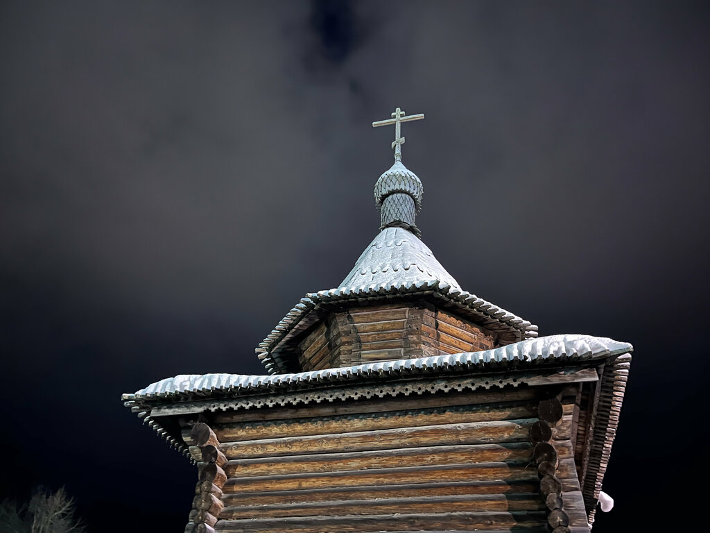 Şapel, haç anıtı Chapel of the Tikhvin Icon of Our Lady, Arhangelskaya oblastı, foto