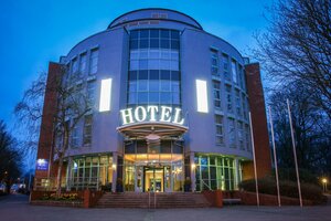 Hotel Kiel by Golden Tulip (Hamburger Chaussee No:2), otel  Kiel'den