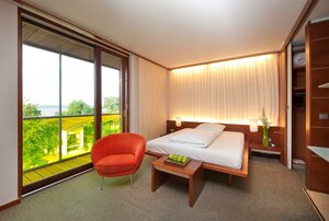 Marina Hotel (Bavaria, Weilheim-Schongau, Am Yachthafen, 3), otel  Bavyera'dan