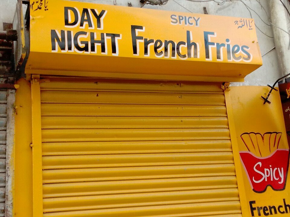 Fast food Day night, Karaçi, foto