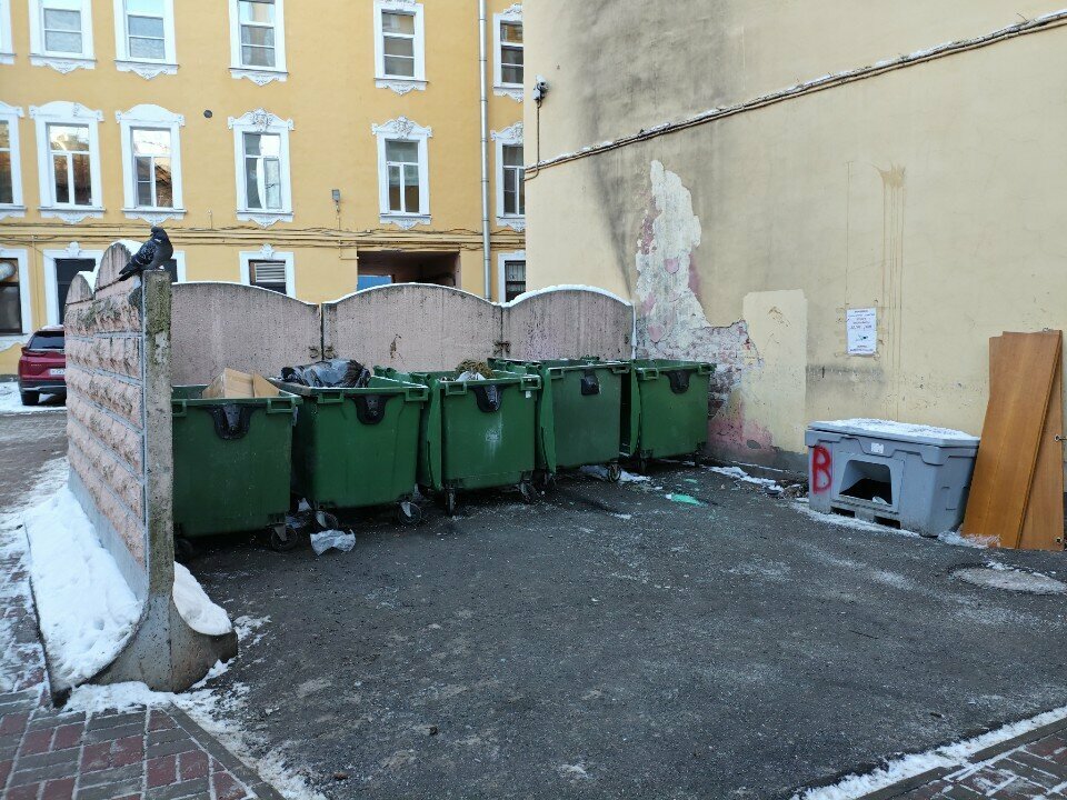 Ayrı çöp toplama noktası Точка сбора мусора, Saint‑Petersburg, foto