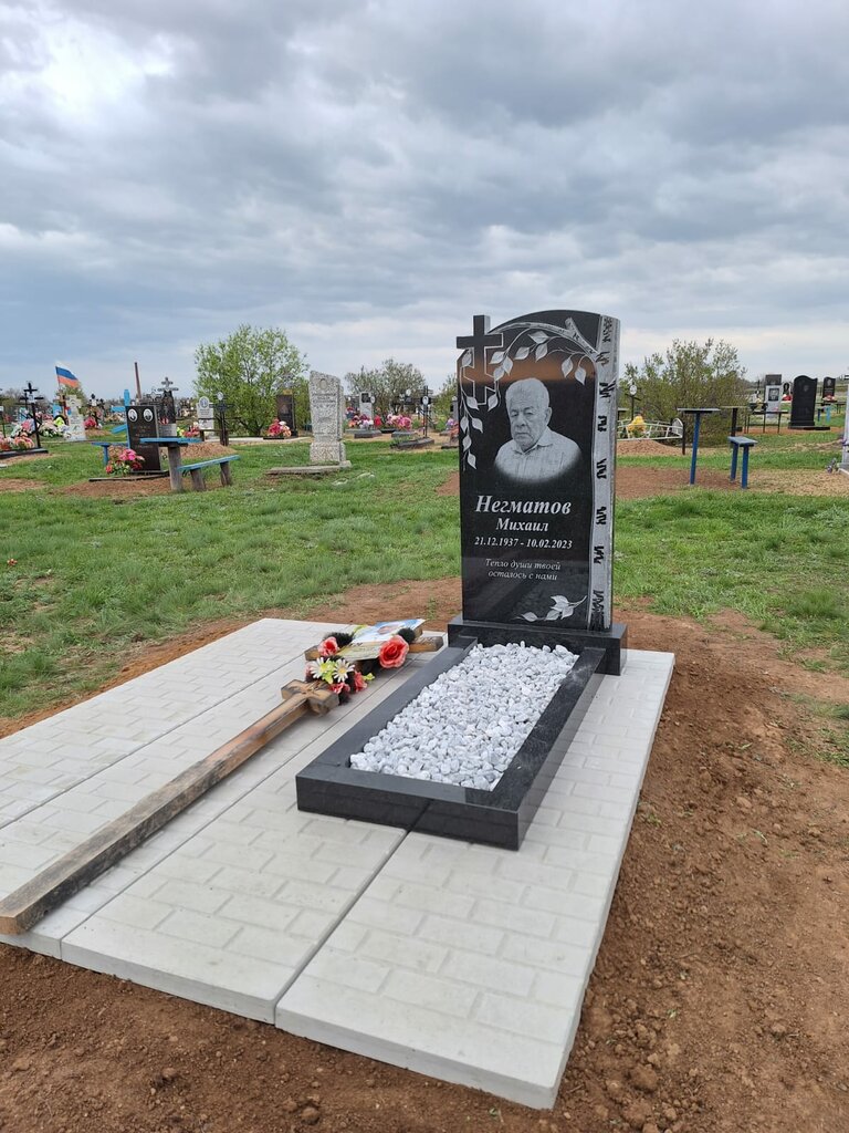 Heykel ve mezarlık taşı üreticileri Pamyatniki i nadgrobya, Bronnitsy, foto