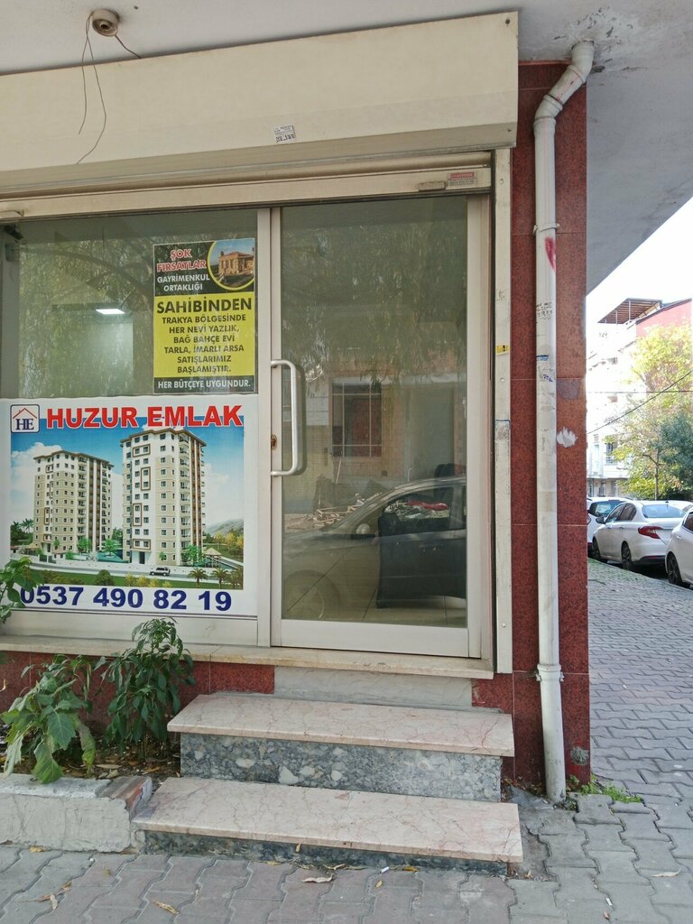 Emlak ofisi Huzur, İstanbul, foto
