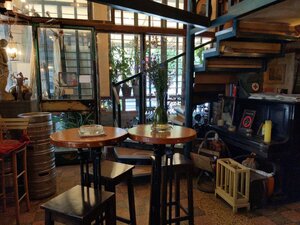 Caffe Happy Fish (Djuriceva Street No:1), kafe  Belgrad'dan