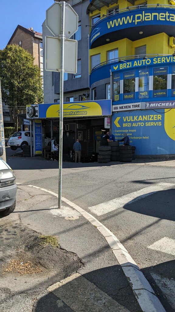 Jant ve lastikçiler Planeta Guma, Belgrad, foto