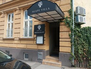 Agape Villa Hotel & Restaurant (Šafarikova ulica No:6), restoran  Novi Sad'dan