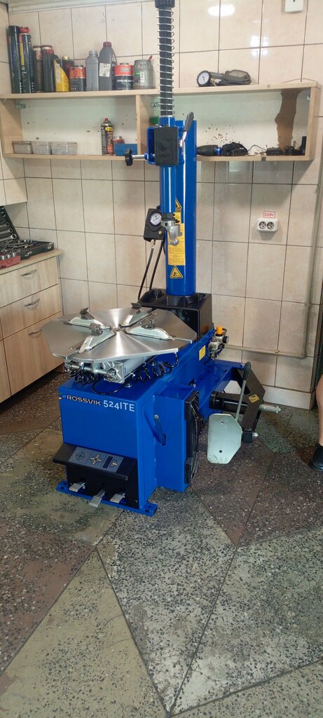 Oto lastik tamiri Tire fitting and repair, İvanovo, foto