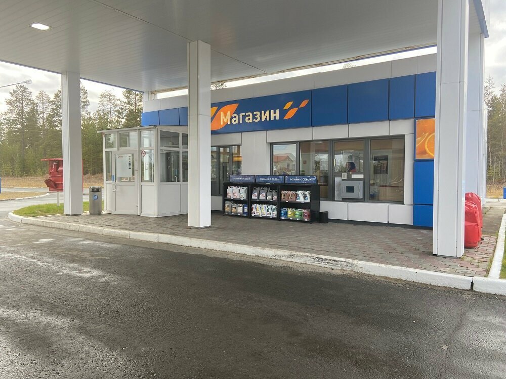 Benzin istasyonu Gazpromneft, Noyabrsk, foto