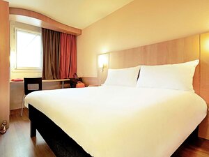 Ibis Lleida (Comunidad Autònoma de Cataluña, Lleida, Calle C), otel  Lleida'dan