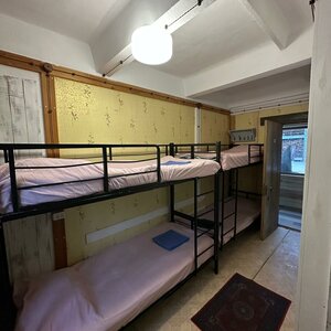 Hostel Svyazist (Moscow Region, Odintsovskiy Urban District, Zvenigorod, posyolok doma otdykha Svyazist), pansiyonlar, hosteller  Zvenigorod'dan