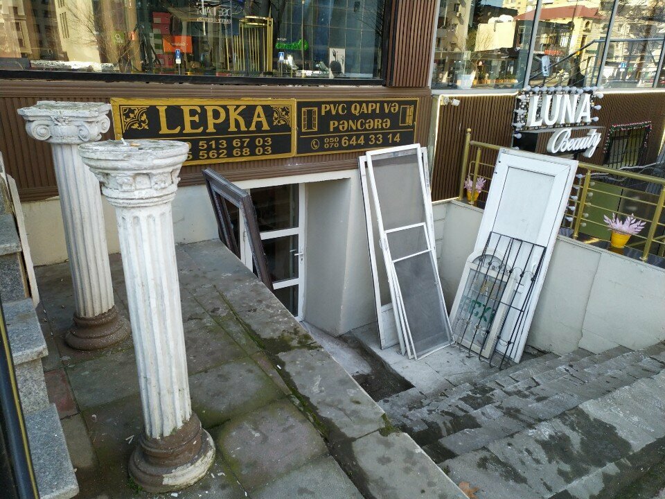Pencere aksesuarları Lepka qapı, Bakü, foto