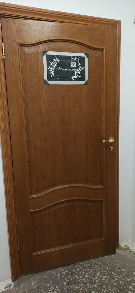 Dövmeciler Tattoo open wound, Surgut, foto