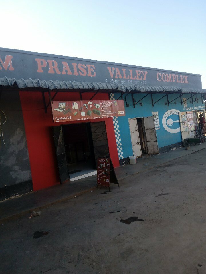 Alışveriş merkezleri L. M. Praise Valley Complex, Lusaka, foto