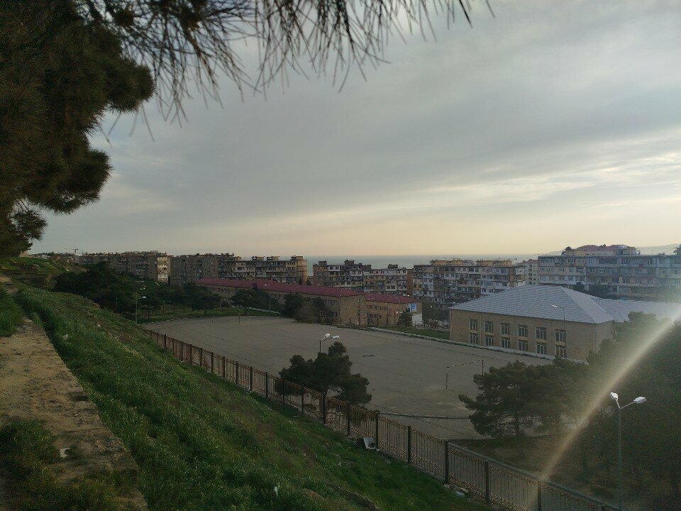 Özel okul 98 Nömrəli Tam Orta Məktəb, Bakü, foto