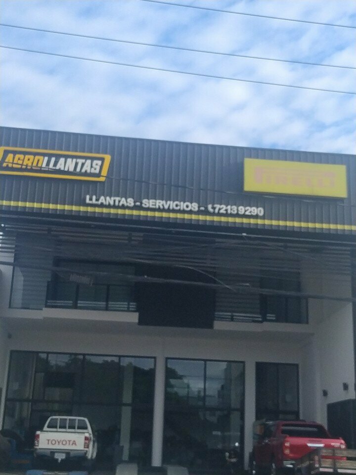 Jant ve lastikçiler Agrollantas Pirelli, Santa‑Krus, foto