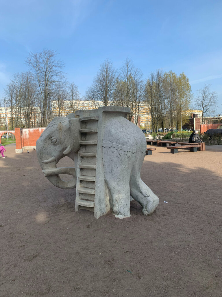 Park, sokak heykeli Слон, Saint‑Petersburg, foto
