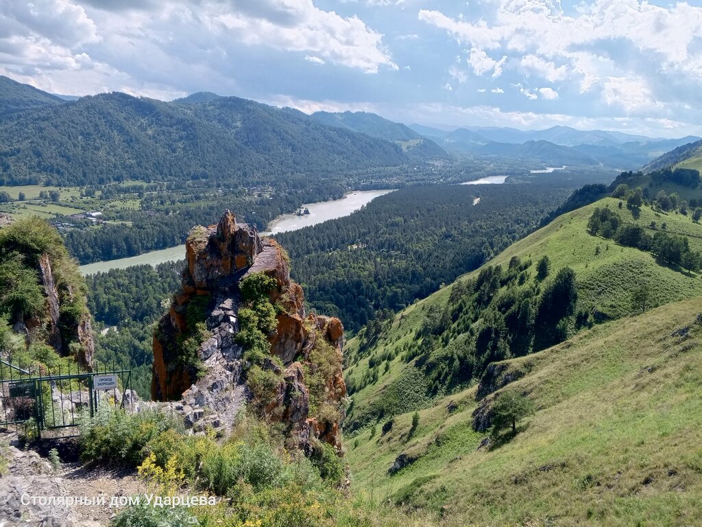 Diğer gişeler Гора Чёртов палец, Altayski krayı, foto