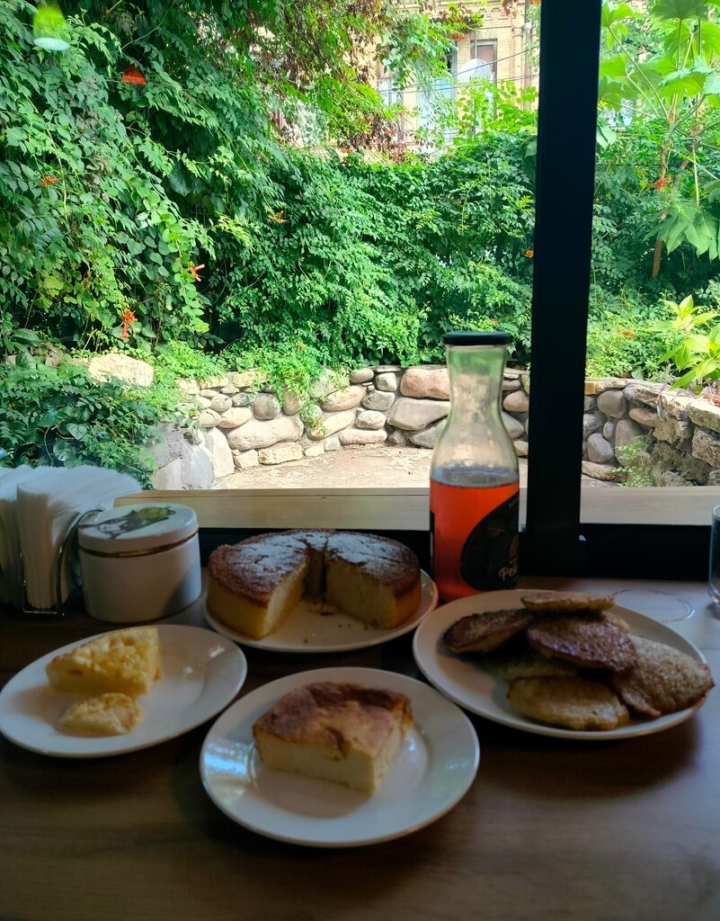 Kafe В башне, Suhum, foto