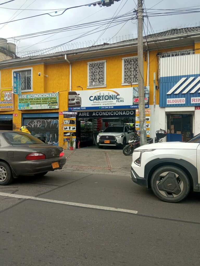 Otomobil servisi Cartonic, Bogota, foto