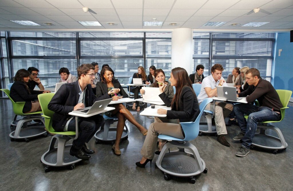 Kurs Innovative Business School, Moskova, foto