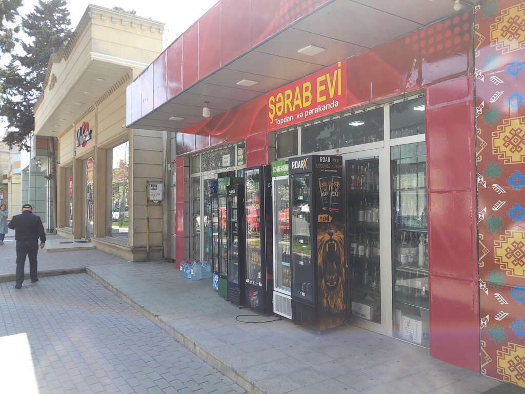 Alkollü içecekler Sherab evi, Bakü, foto
