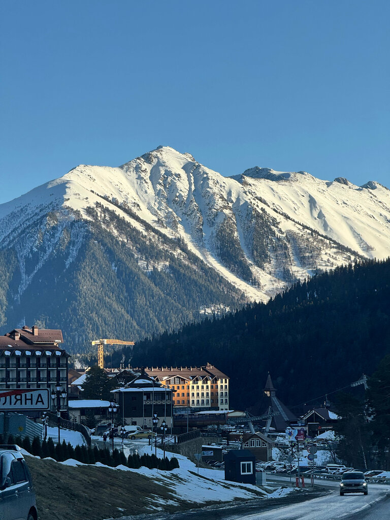 Dağ zirvesi Mount Kosaya, Karaçay‑Çerkez Cumhuriyeti, foto