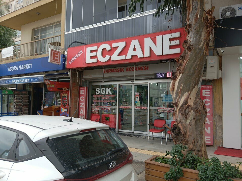 Eczaneler Sarmaşık Eczanesi, İzmir, foto