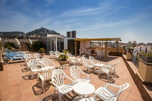 Aiguaneu Apartaments Center (Comunidad Autònoma de Cataluña, Girona, Blanes, Calle Bellaire, 35), otel  Blanes'ten