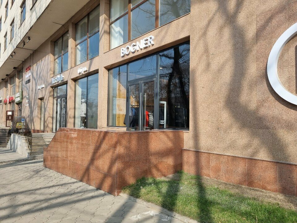 Spor giyim ve ayakkabı Bogner, Almatı, foto