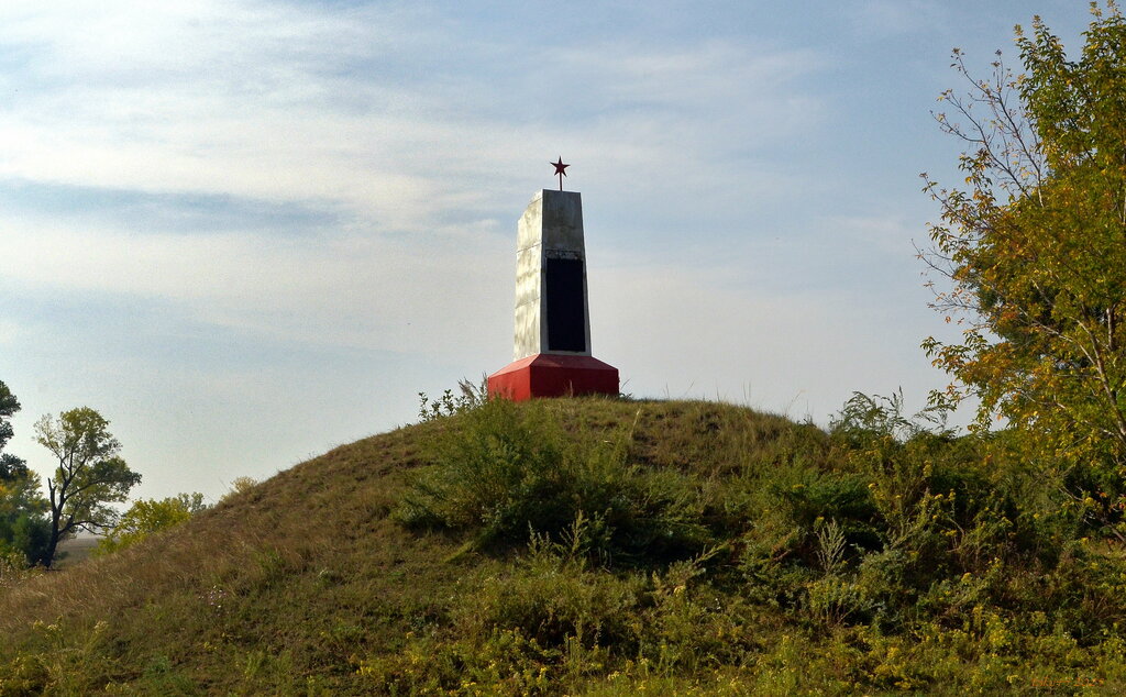 Anıt, heykel Обелиск погибшим в годы Великой Отечественной войны, Altayski krayı, foto
