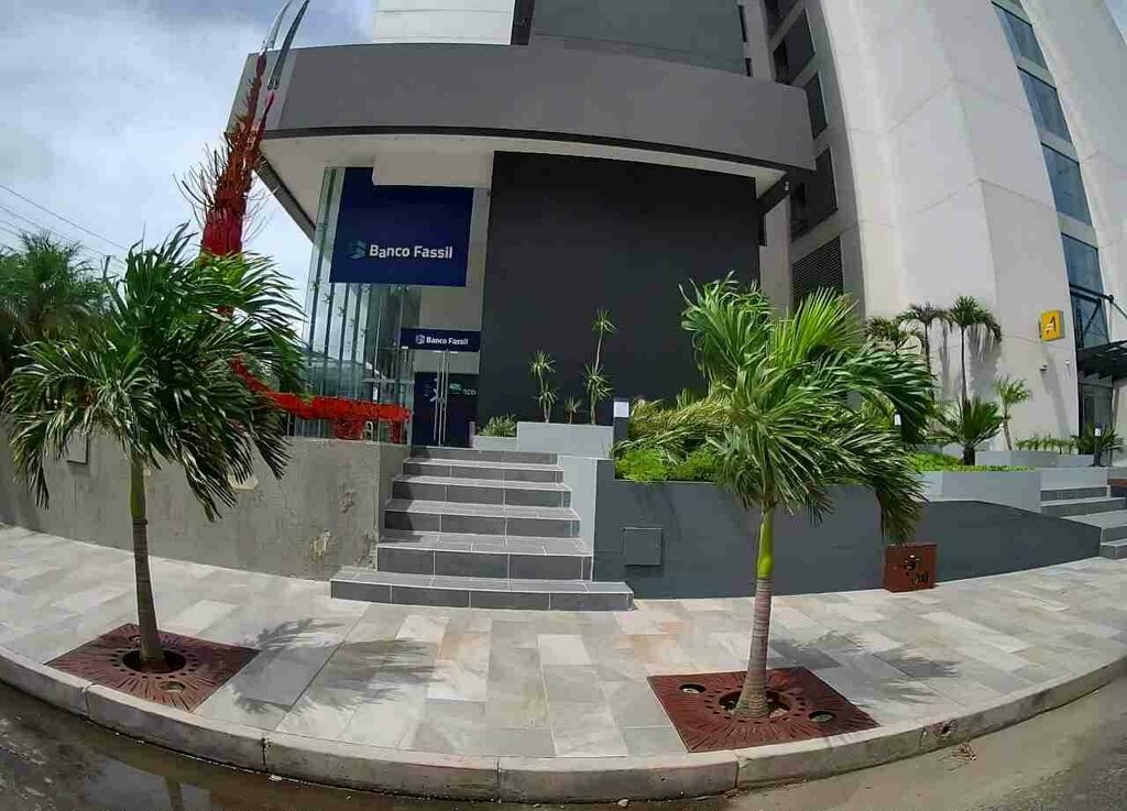 Banka Banco Fassil, Santa‑Krus, foto