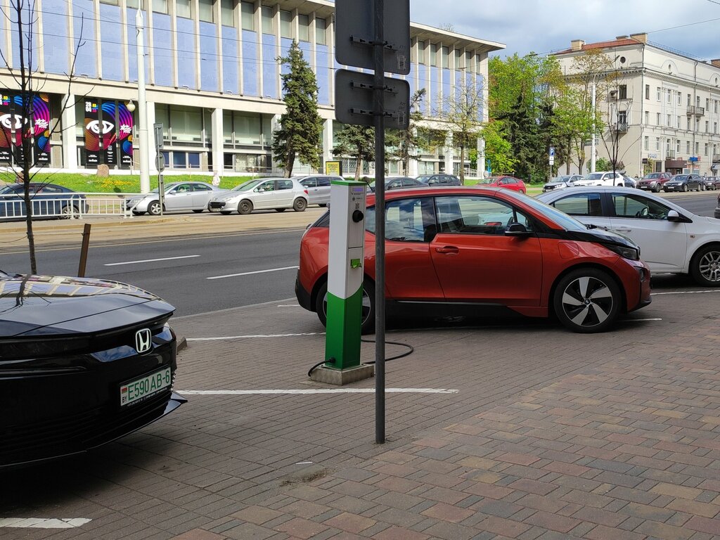 Elektrikli oto şarj istasyonları Маланка, Minsk, foto