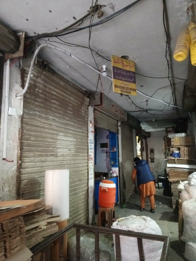 Alkollü içecekler Arbab Bottle store, Lahor, foto