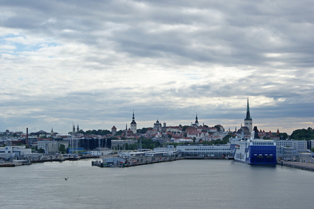 Deniz ve nehir iskeleleri Cruise Port, Tallin, foto