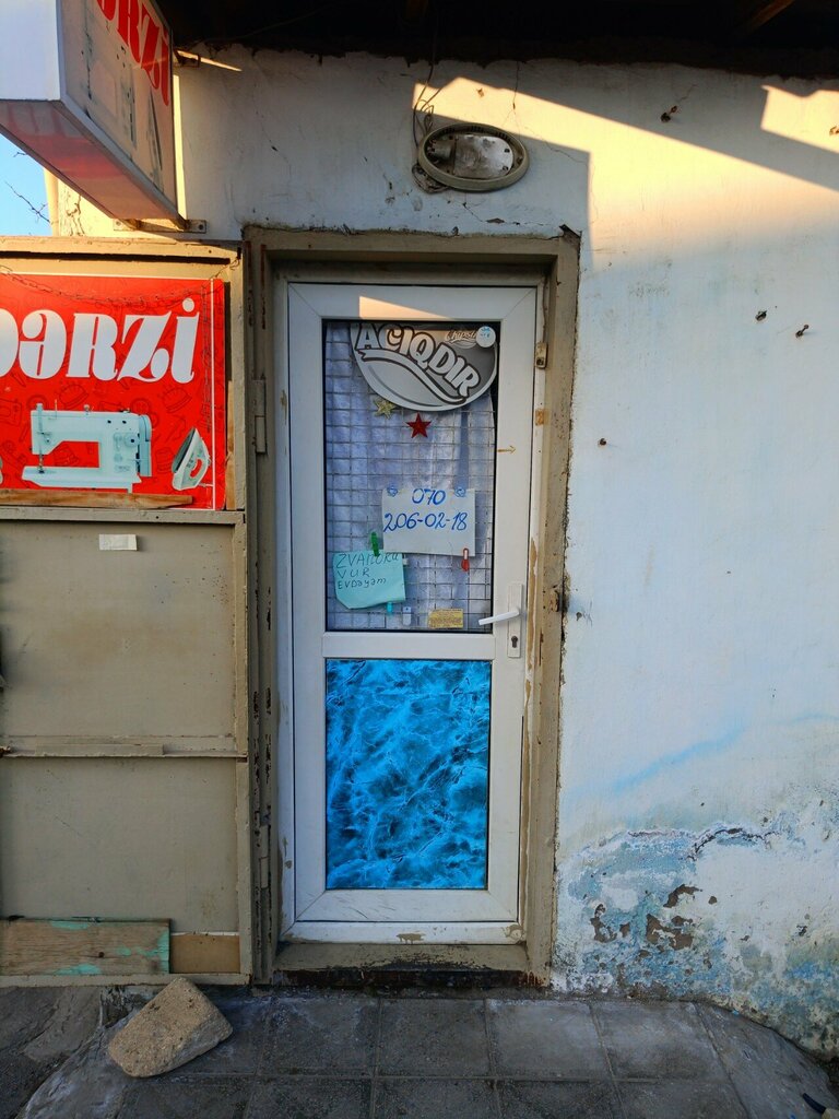Kıyafet tamiri Dərzi, Bakü, foto