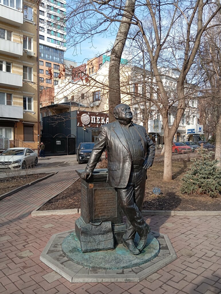 Anıt, heykel Михаил Михайлович Жванецкий, Rostov‑na‑Donu, foto