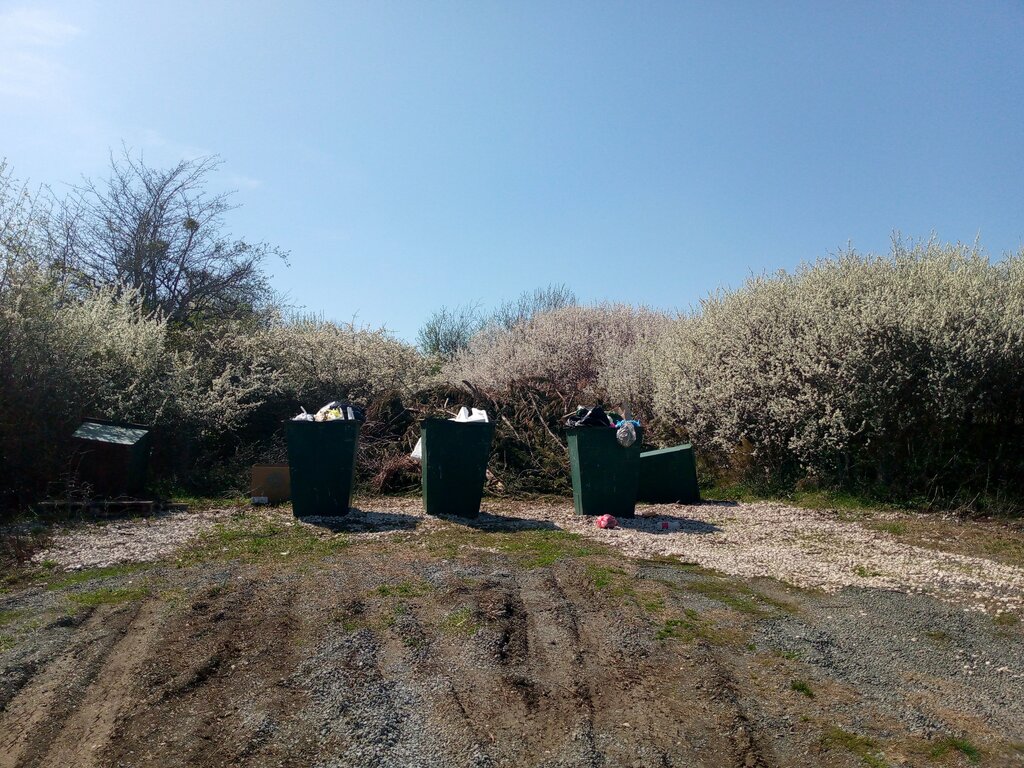 Çöp alanları Trash and garbage disposal area, Kırım Cumhuriyeti, foto