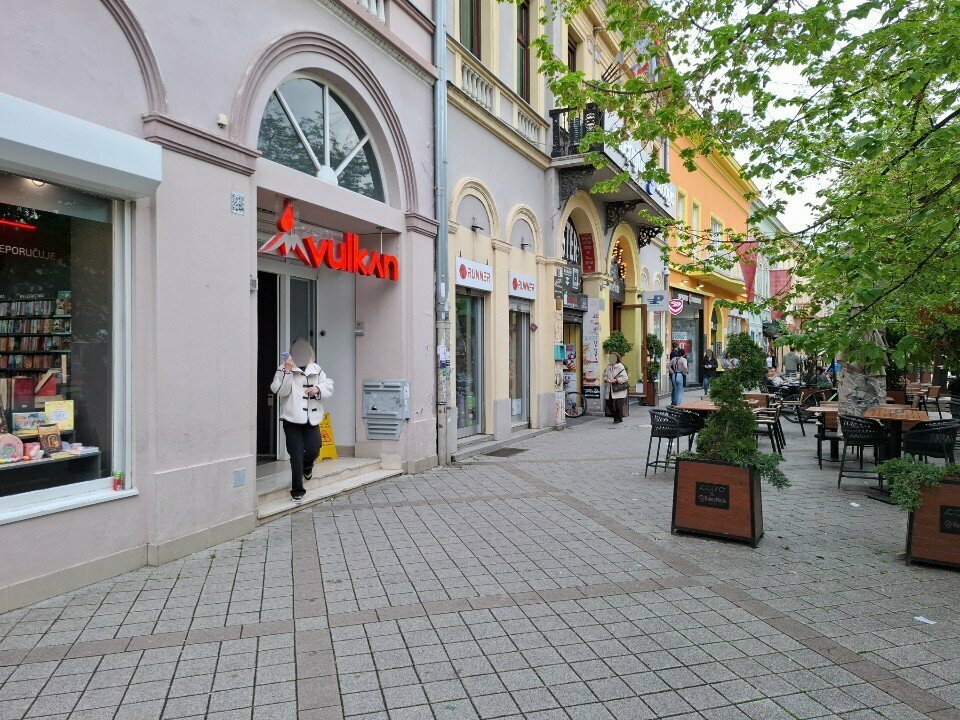 Kitap mağazaları Vulkan, Novi Sad, foto