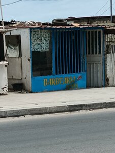 Barbearia (Luanda Province, Municipality of Luanda, Samba Pequena), kuaförler  Loanda'dan